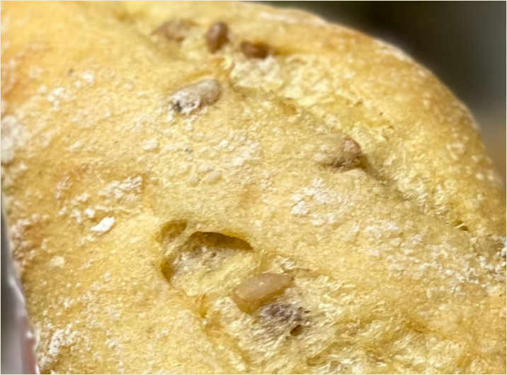 コストコ【コーンボカタロール】ベーカリーの新商品CORN BOCATA ROLLはスペイン産のコーンフラワー入りパンです。